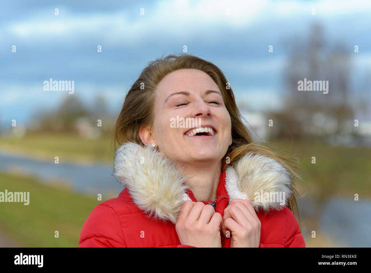 Head thrown back hi-res stock photography and images - Alamy