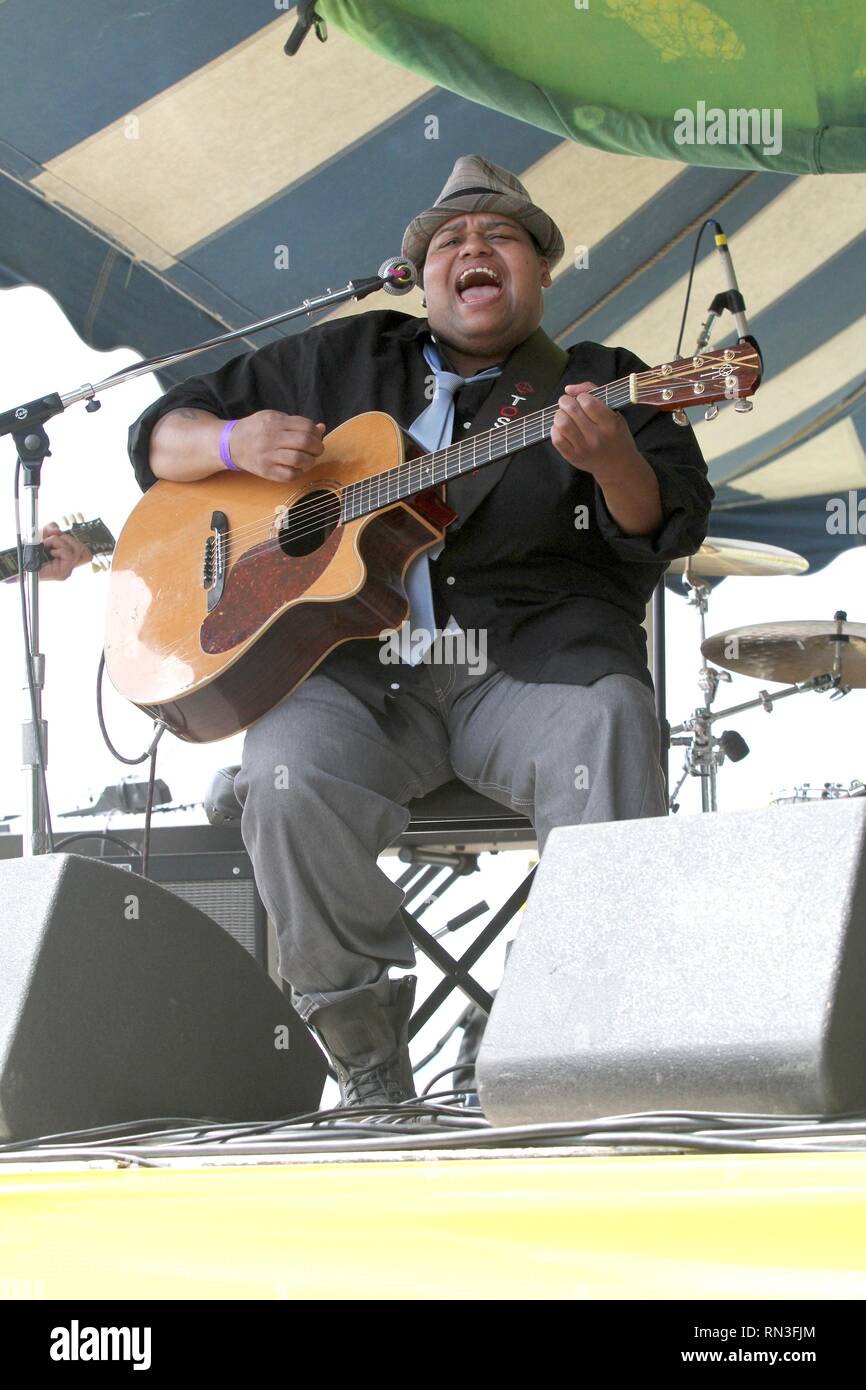 Toshi reagon performing hi-res stock photography and images - Alamy