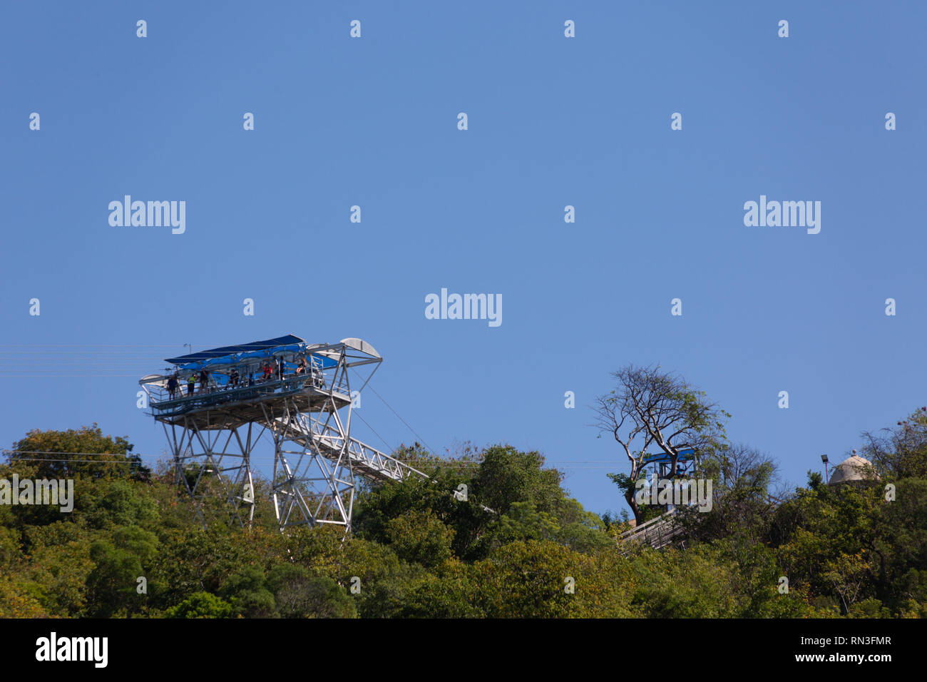 Zipline platform hi-res stock photography and images - Alamy