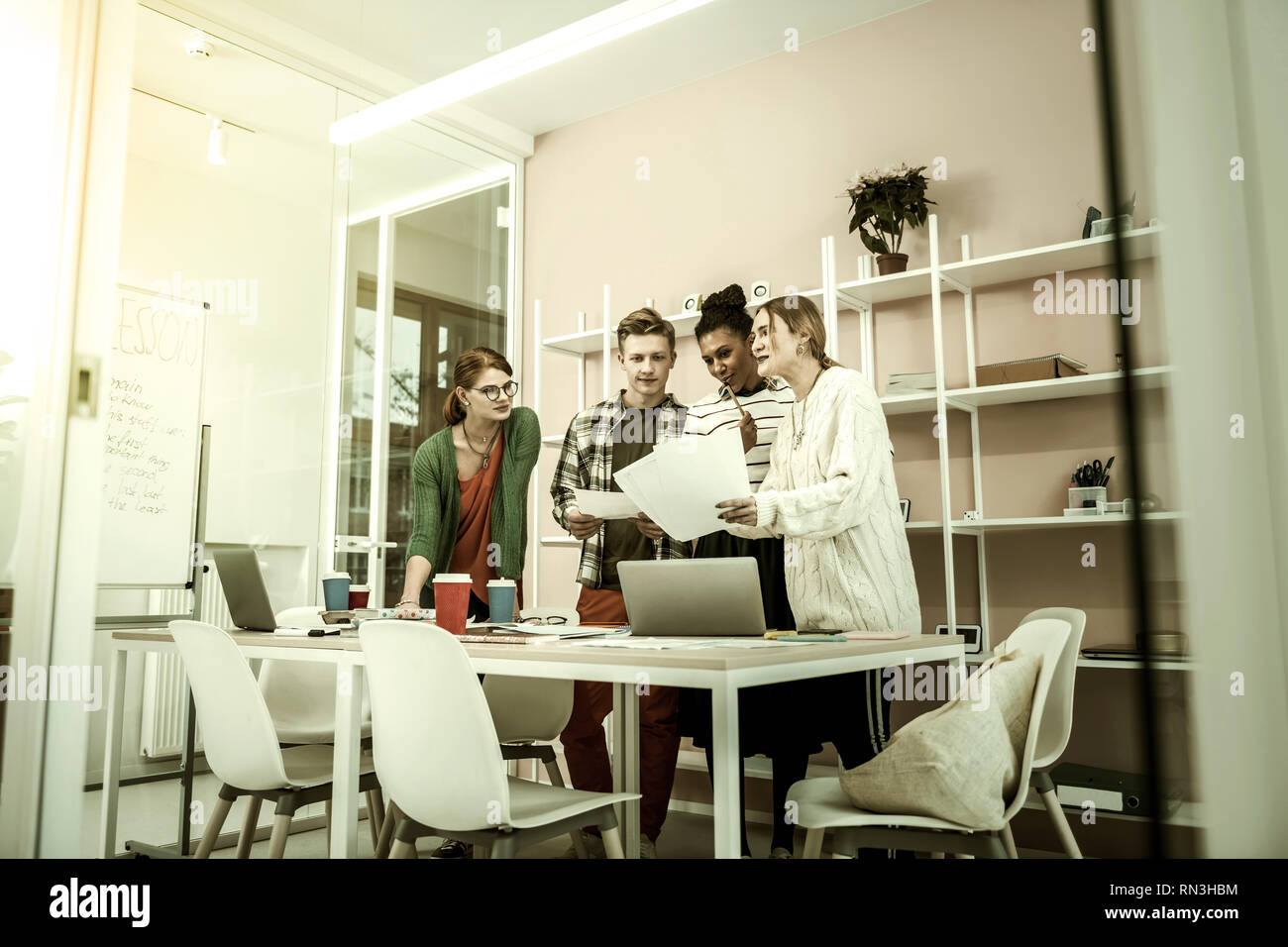 Student teacher table activity hi-res stock photography and images - Alamy