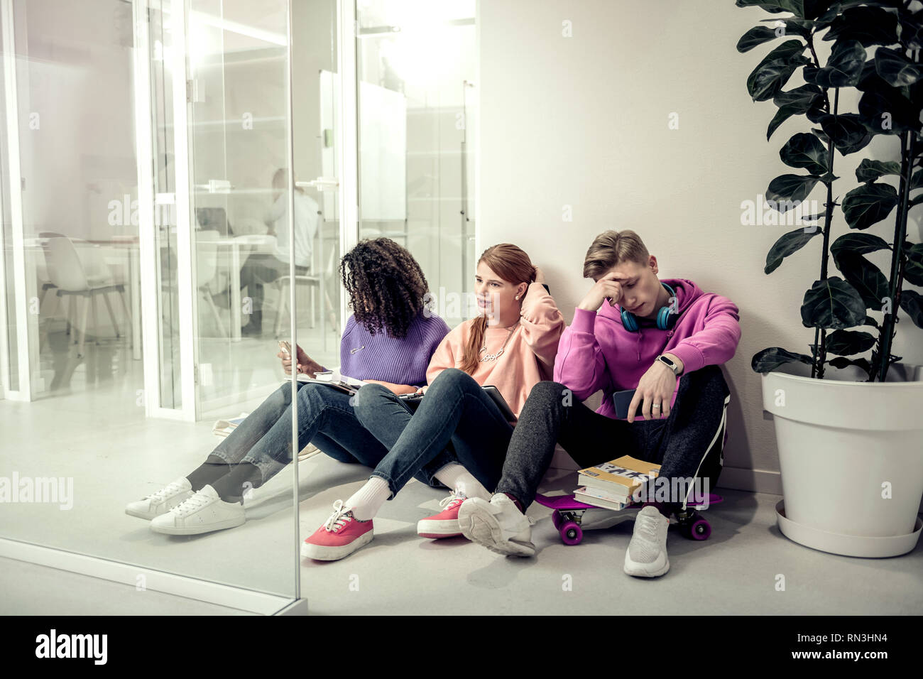 Waiting answer hi-res stock photography and images - Alamy