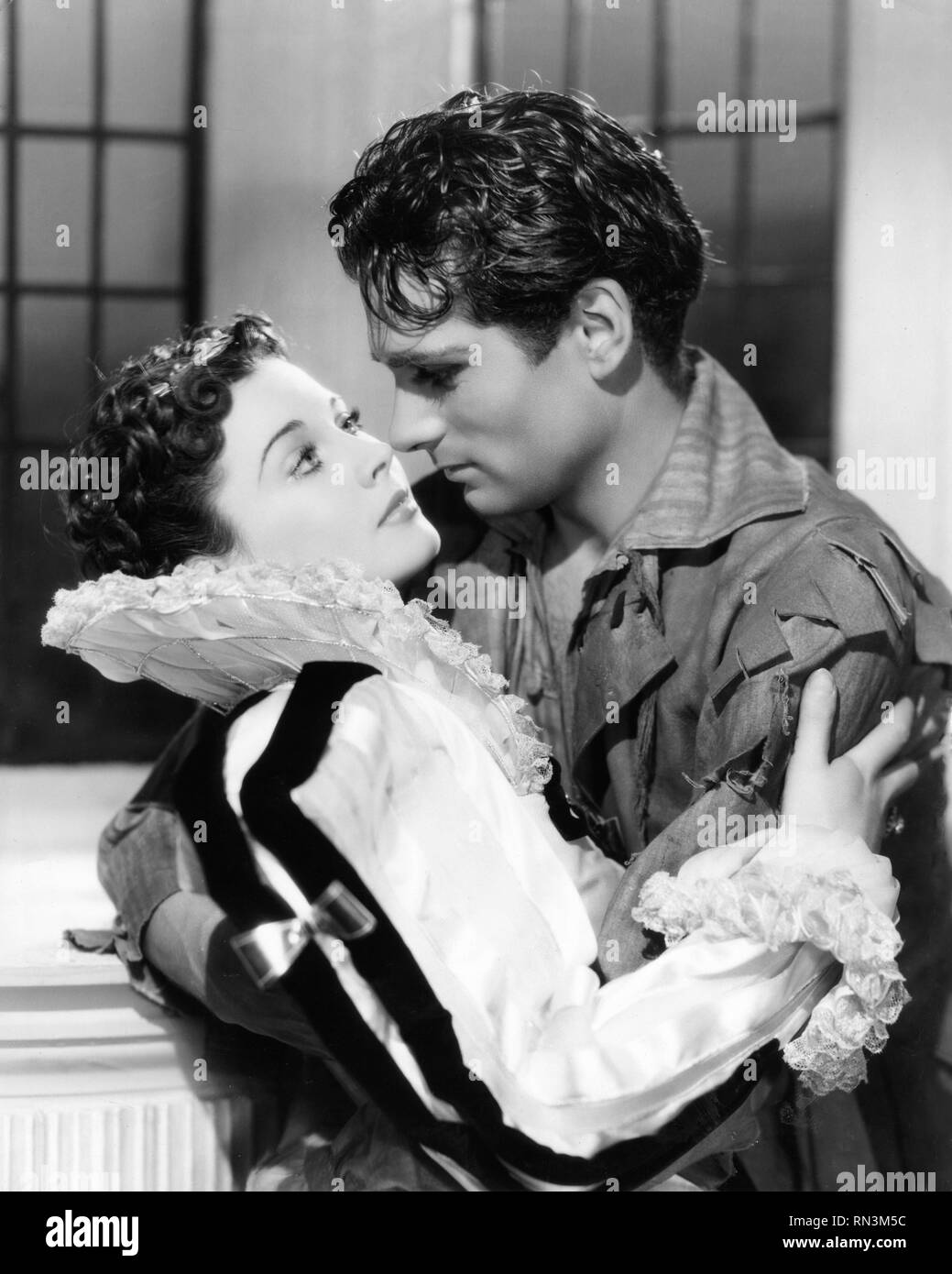 Vivien Leigh Laurence Olivier FIRE OVER ENGLAND 1937 Alexander Korda / London Films / United ...