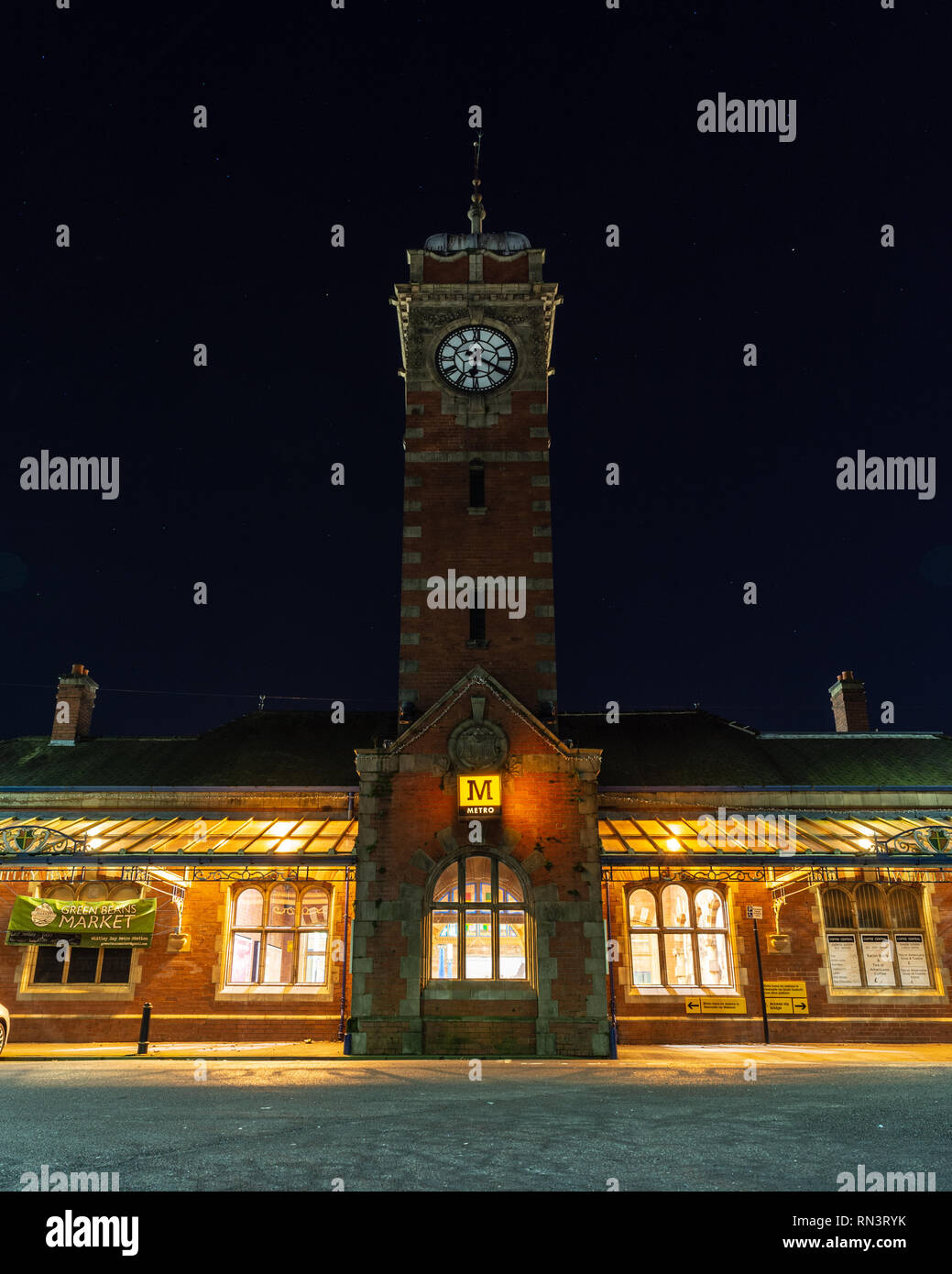 Victorian railway clock hi-res stock photography and images - Alamy