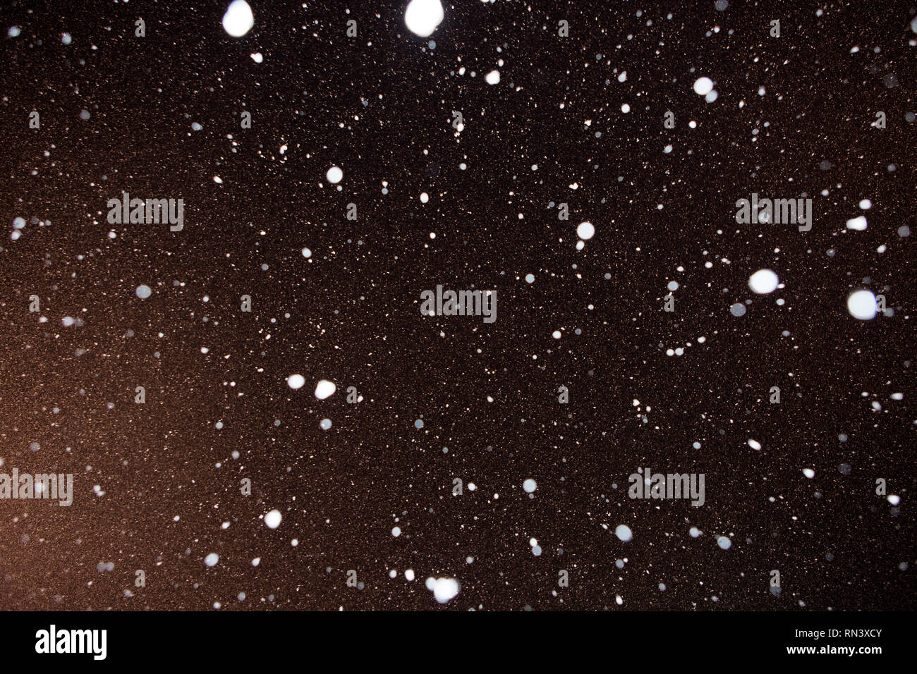 Snow falling night sky hi-res stock photography and images - Alamy