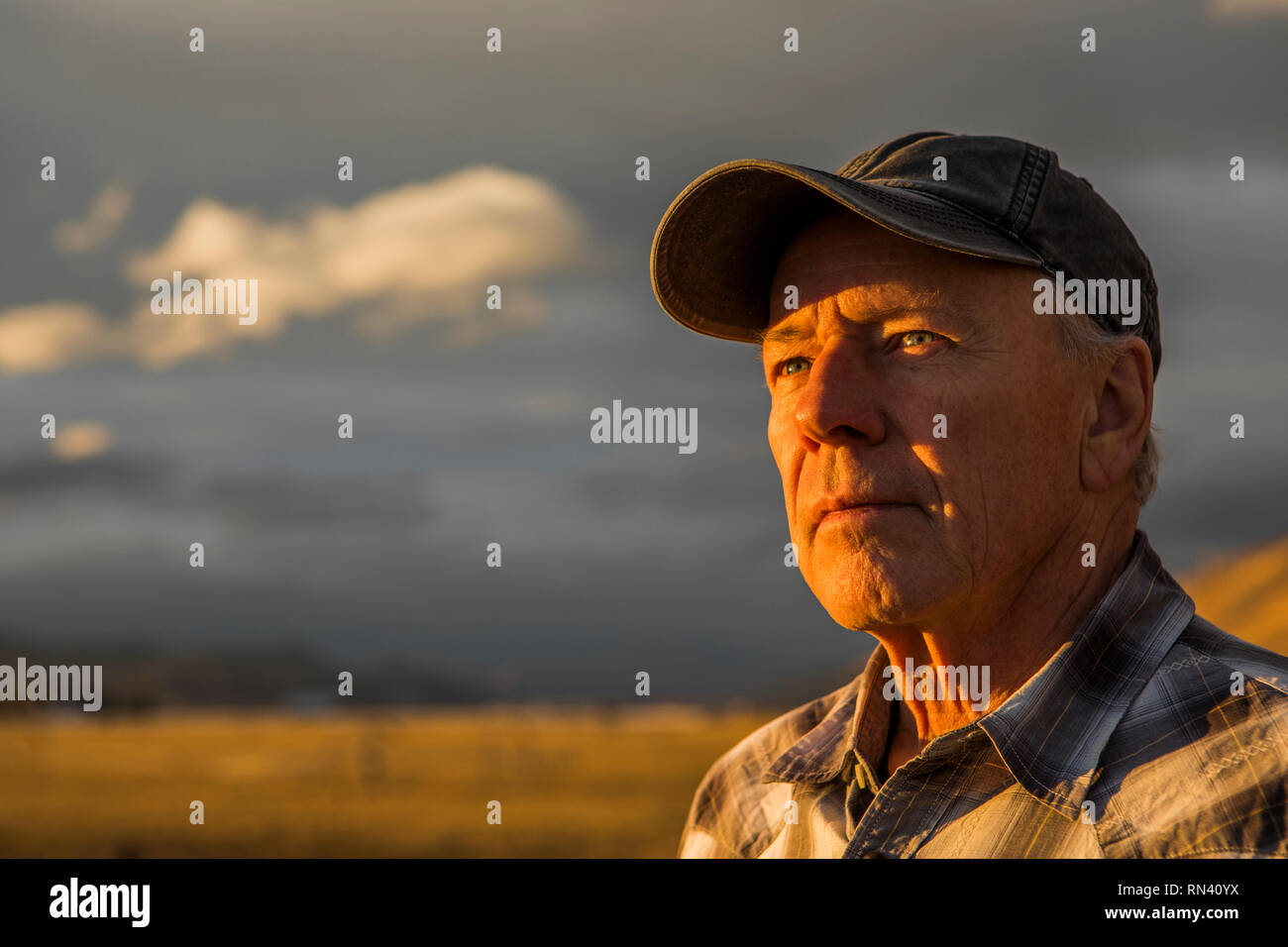 Man with baseball cap hi-res stock photography and images - Alamy