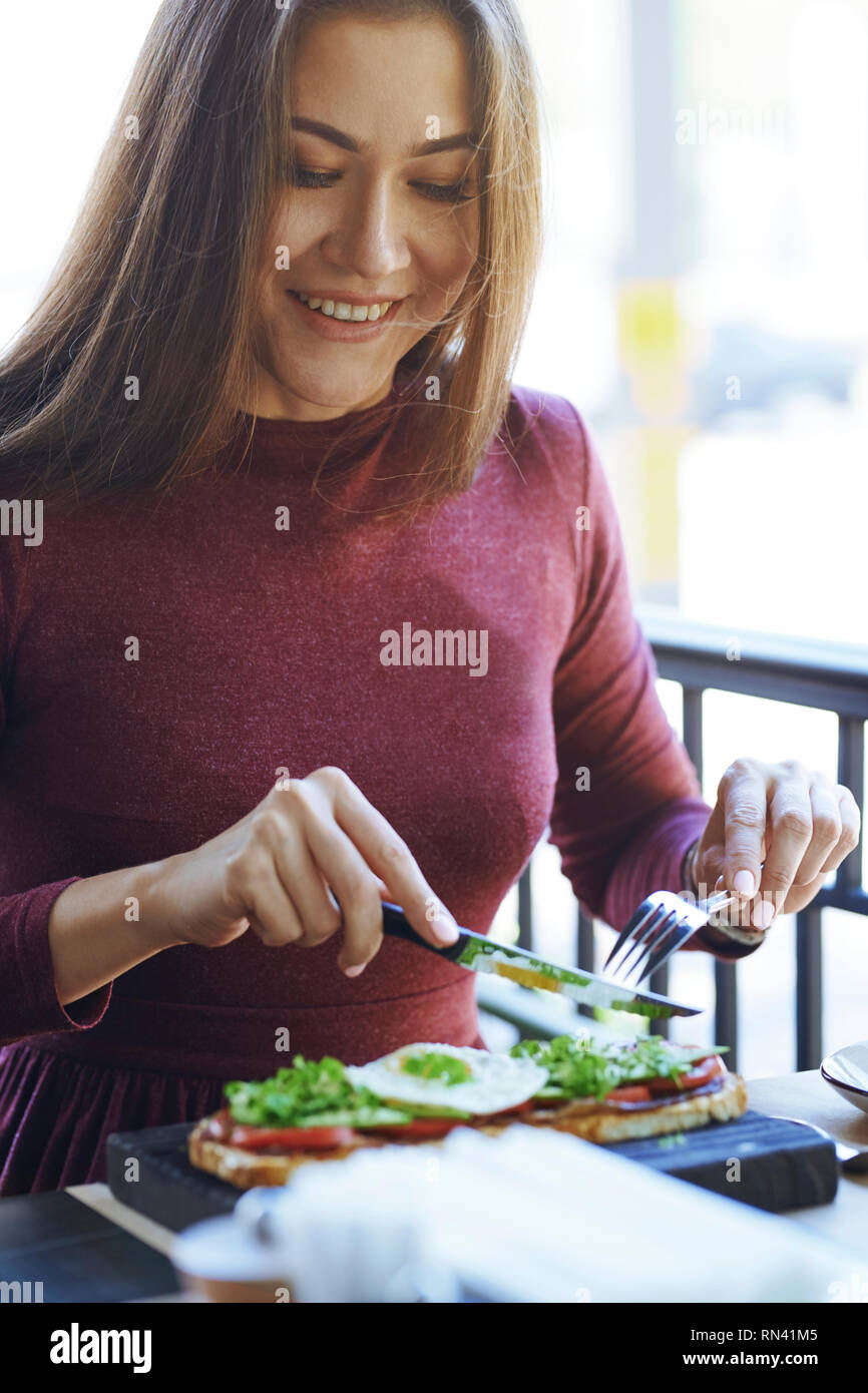 Woman eating lunch at cafe Stock Photo - Alamy