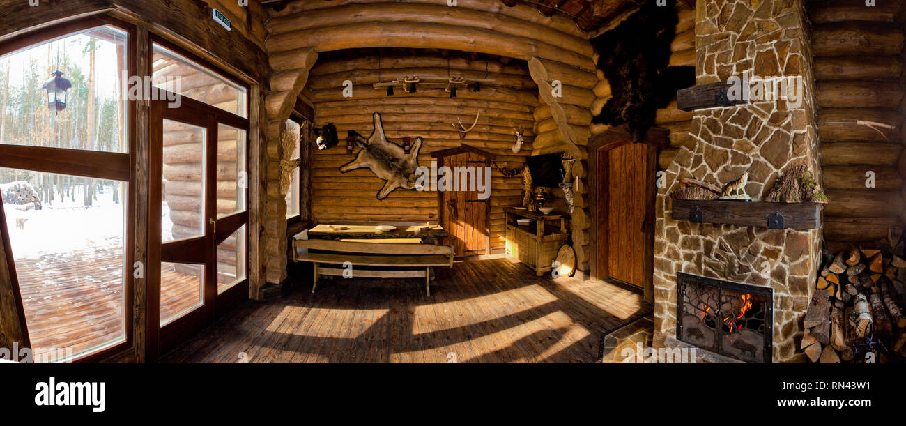 Interior country hunting cottage hi-res stock photography and images ...