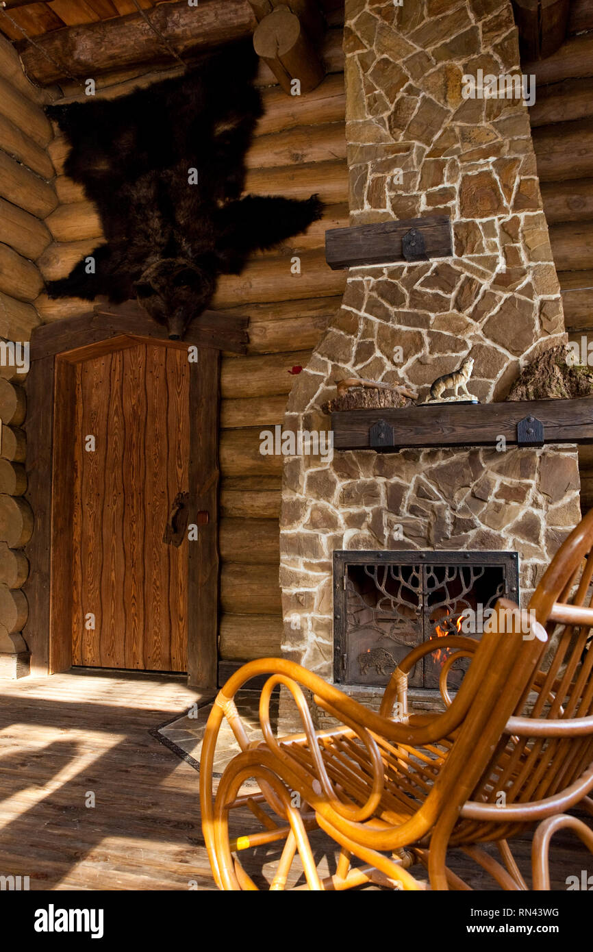 Interior country hunting cottage hi-res stock photography and images ...