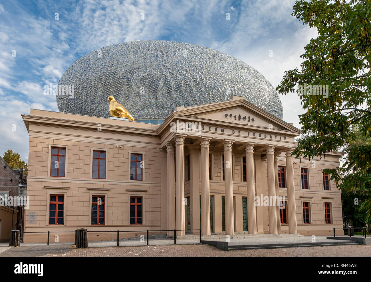 Egg shaped architecture hi-res stock photography and images - Alamy