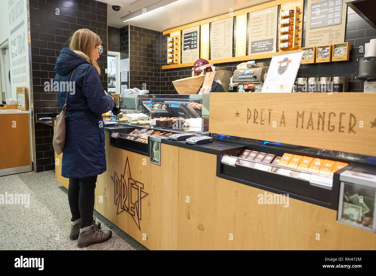 Pret a manger counter hi-res stock photography and images - Alamy
