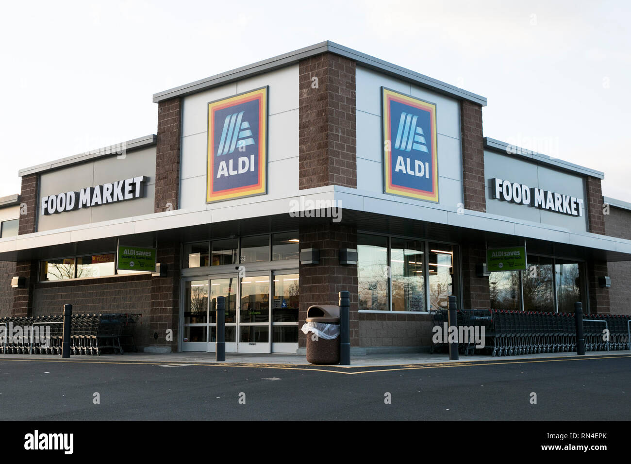 Aldi storefront hi-res stock photography and images - Alamy