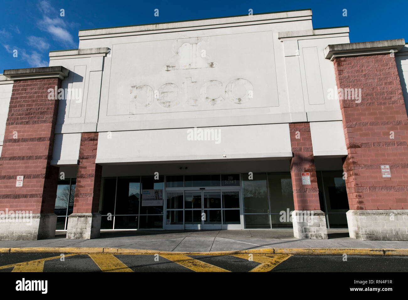 Petco store banner hi-res stock photography and images - Alamy