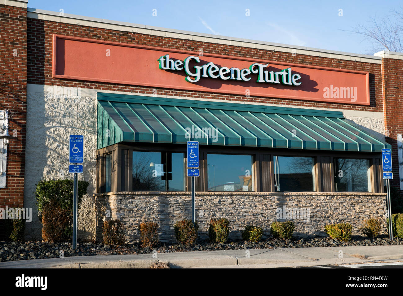 Turtle logo hi-res stock photography and images - Alamy