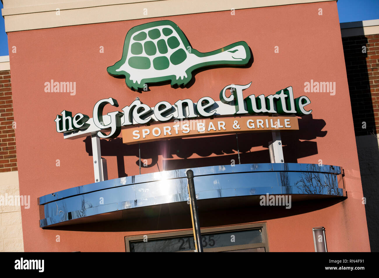 Turtle logo hi-res stock photography and images - Alamy