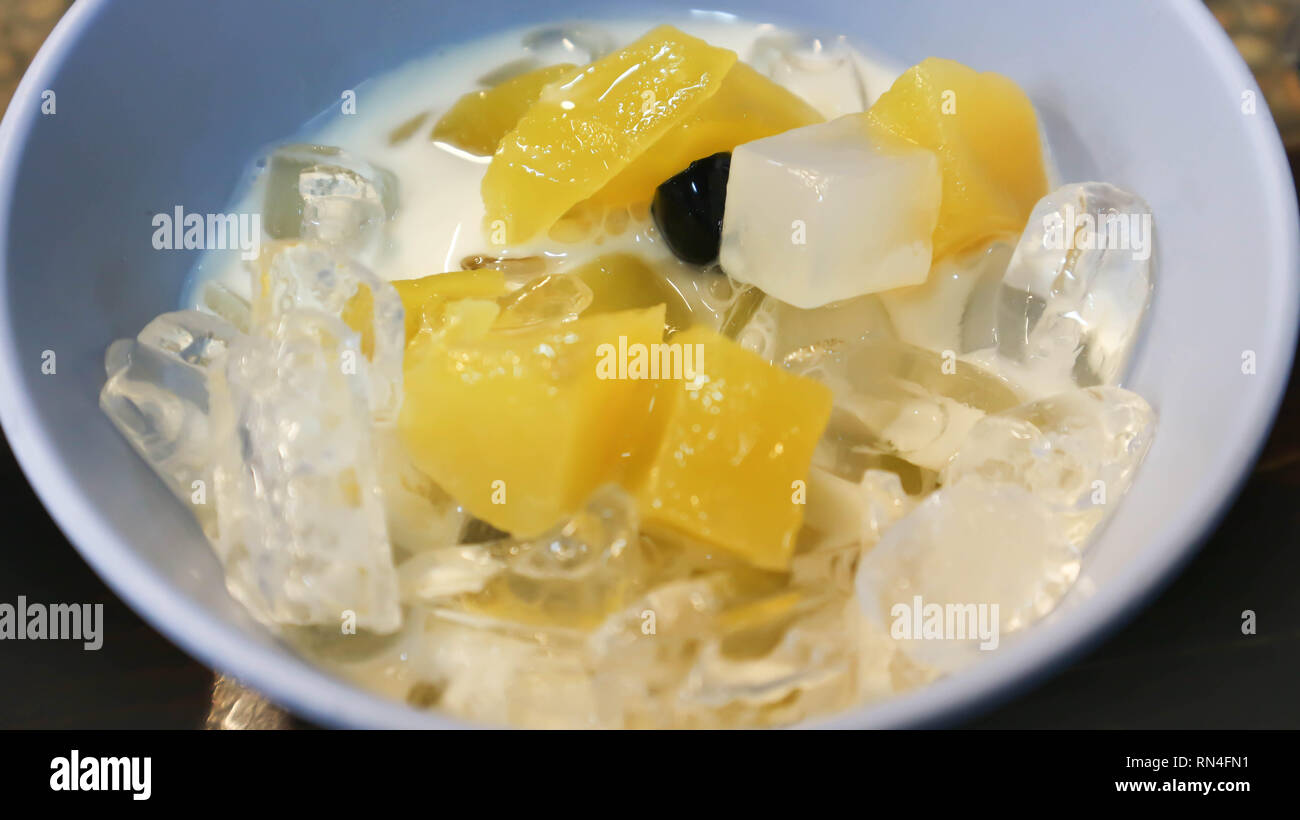 cassava in syrup and jelly or Thai dessert Stock Photo - Alamy