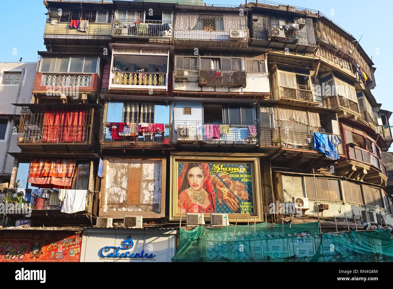 Ramshackle building mumbai hi-res stock photography and images - Alamy