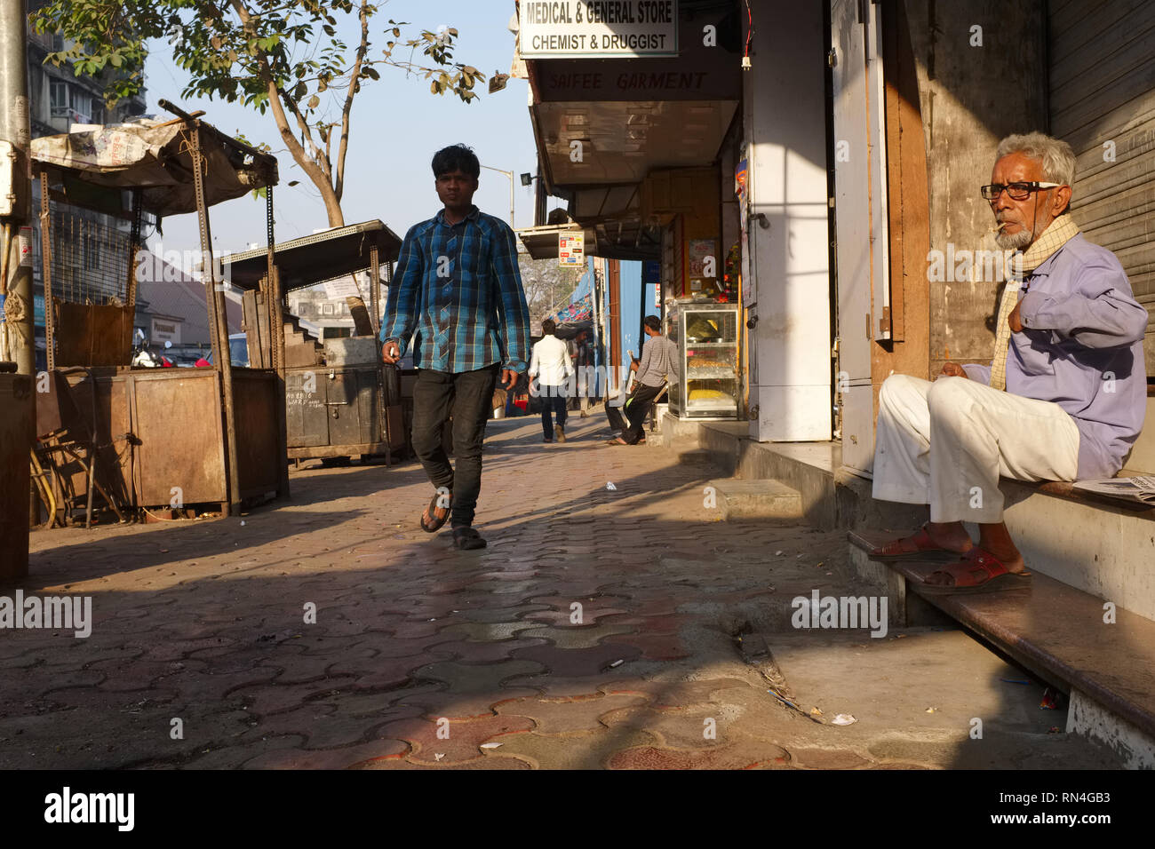 Smoking bidi hi-res stock photography and images - Alamy