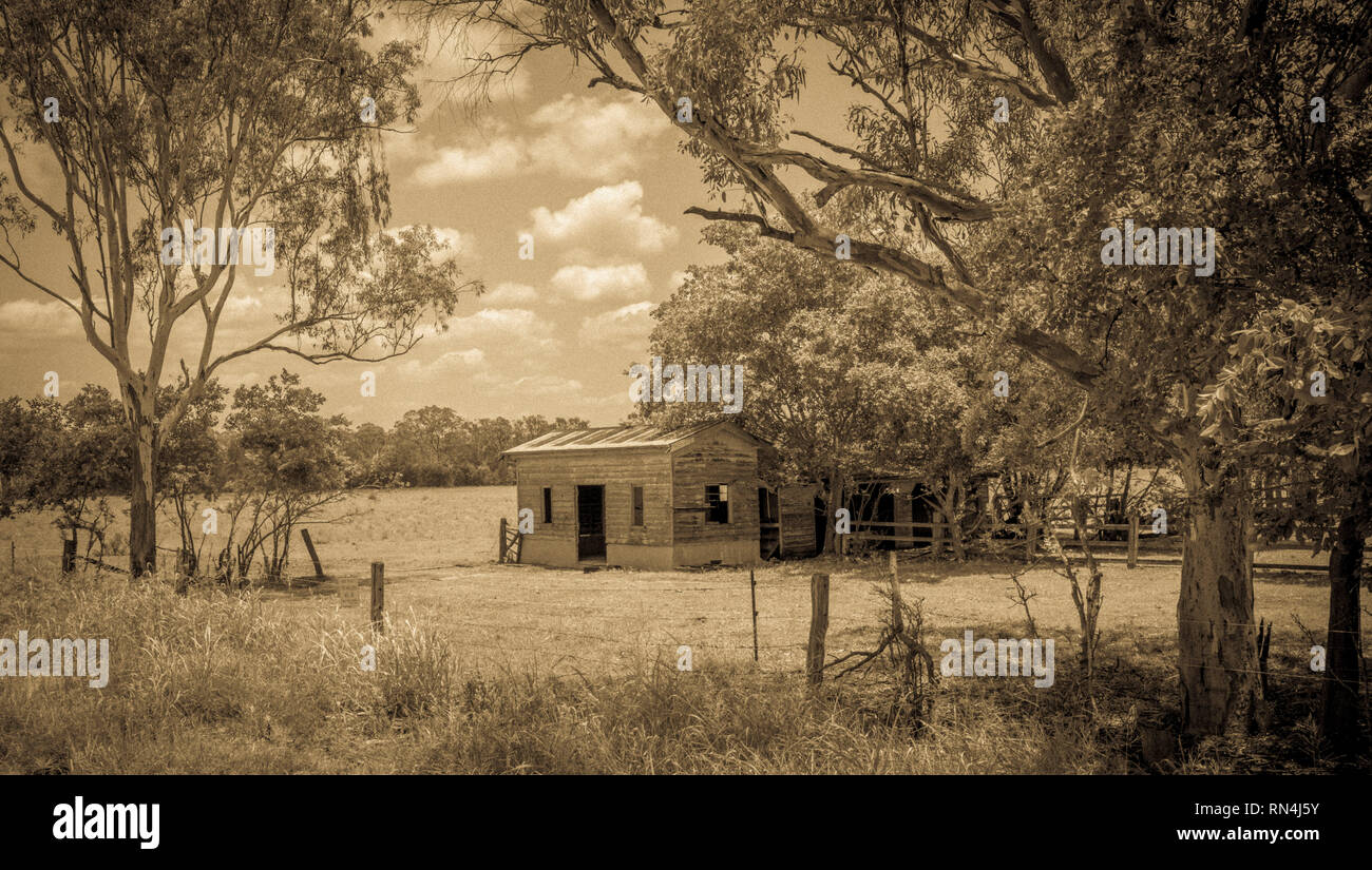 Old run down farm building hi-res stock photography and images - Alamy