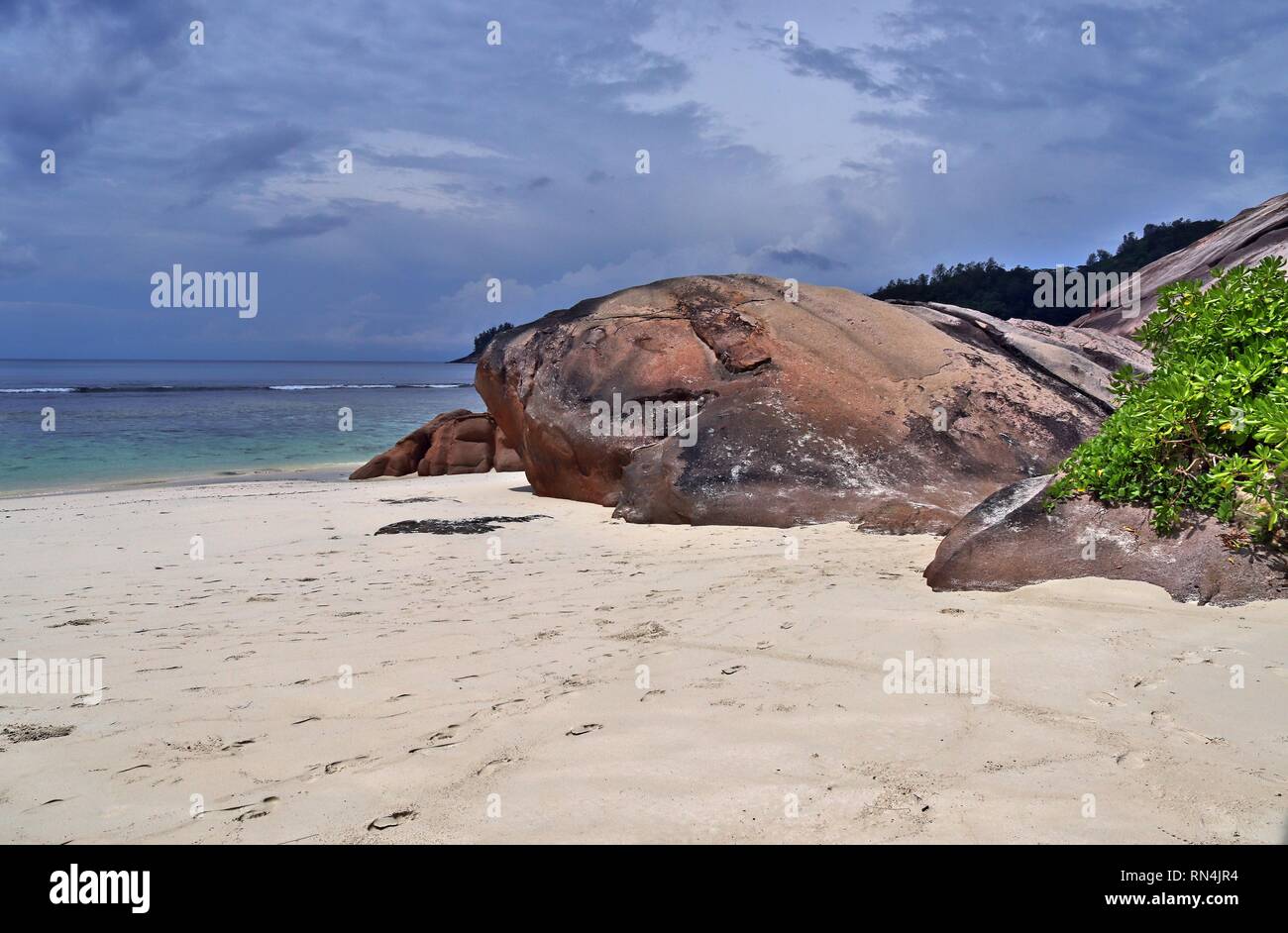 Beautiful rocks at the beaches of the tropical paradise island ...