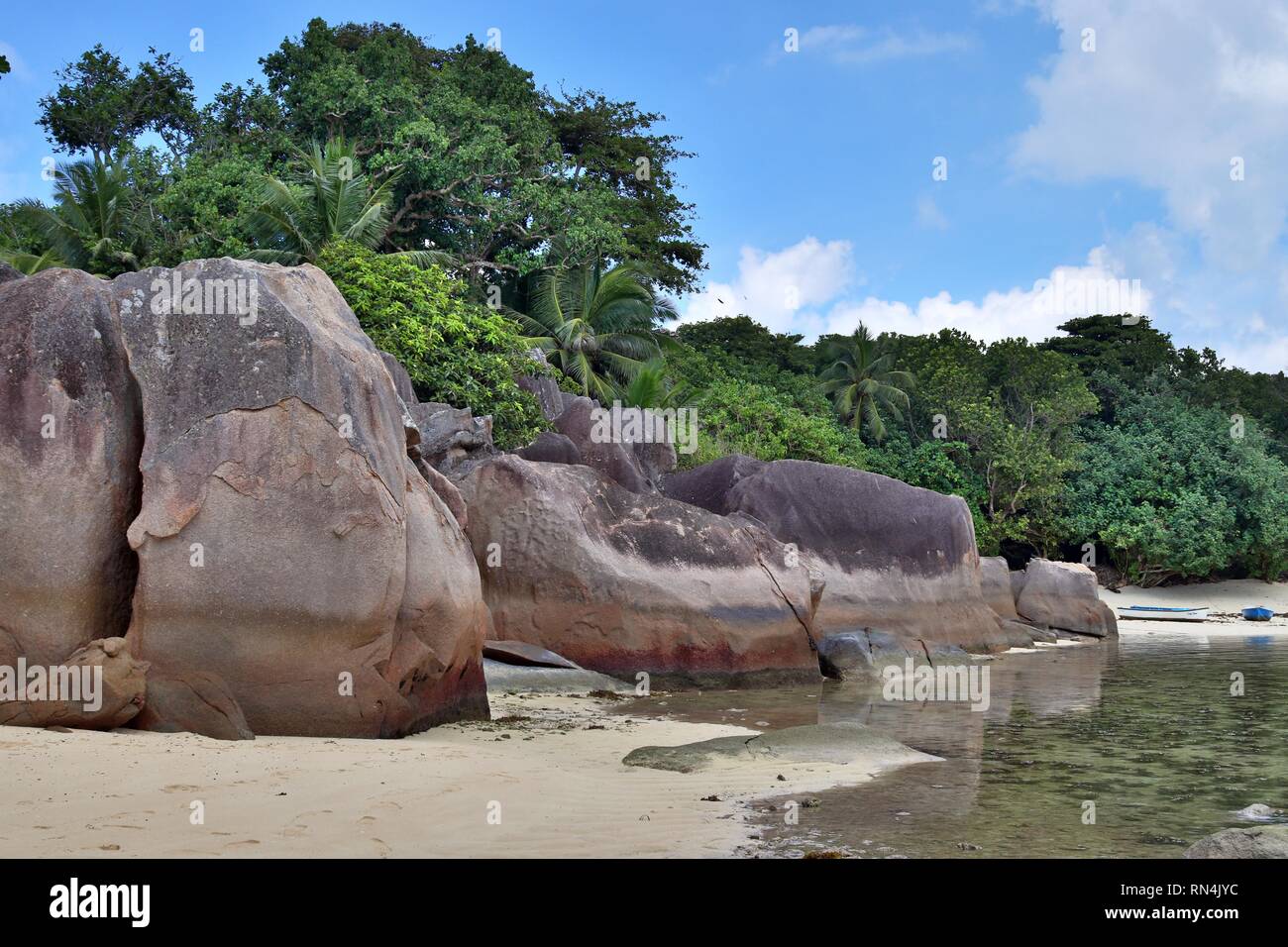 Beautiful rocks at the beaches of the tropical paradise island ...