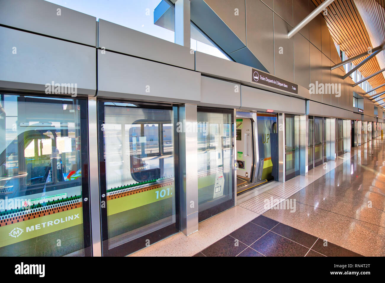 Toronto pearson airport sky hi-res stock photography and images - Alamy