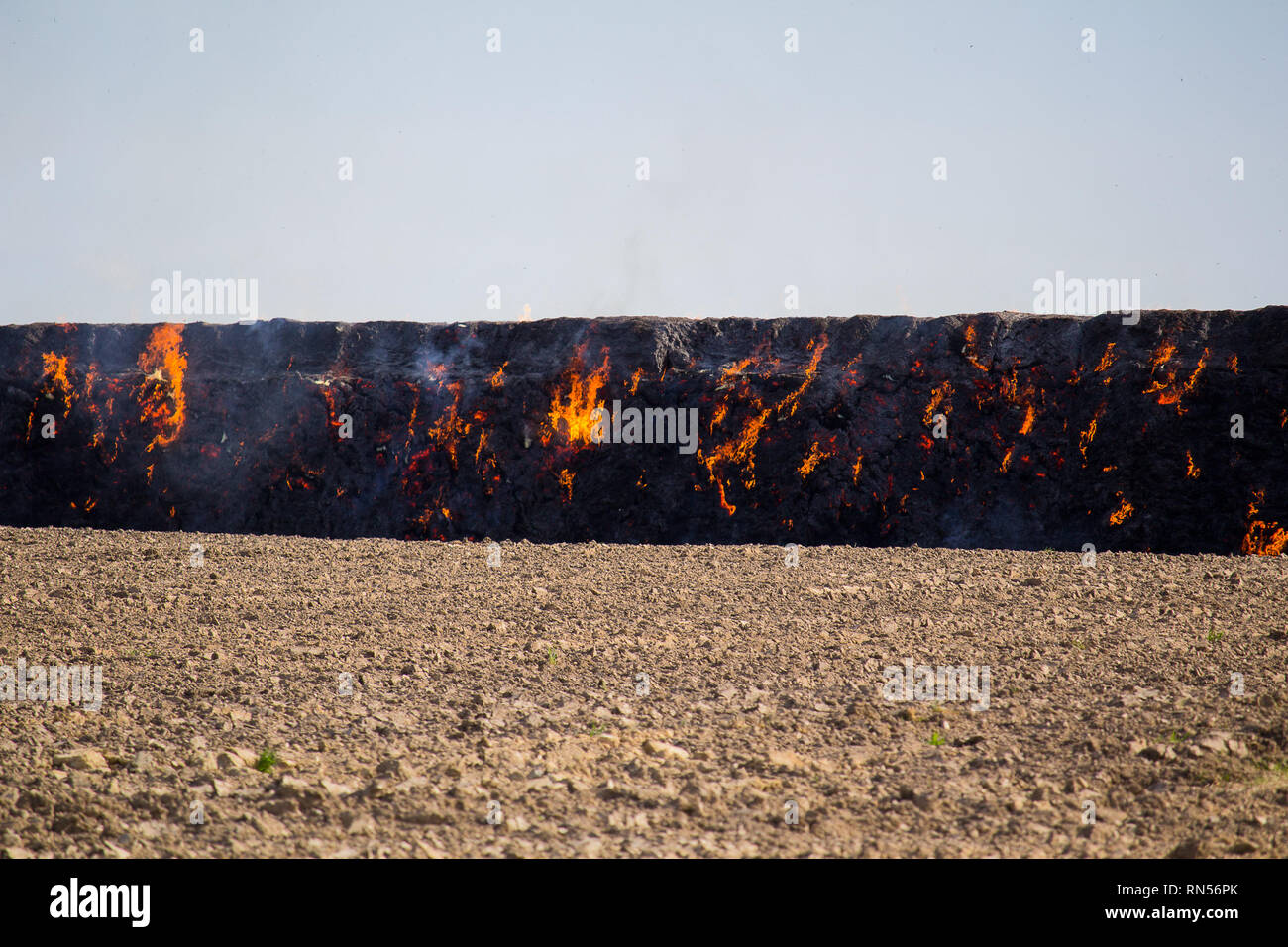 Hay stack fire hi-res stock photography and images - Alamy