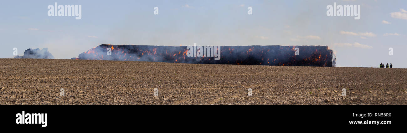 Hay stack fire hi-res stock photography and images - Alamy