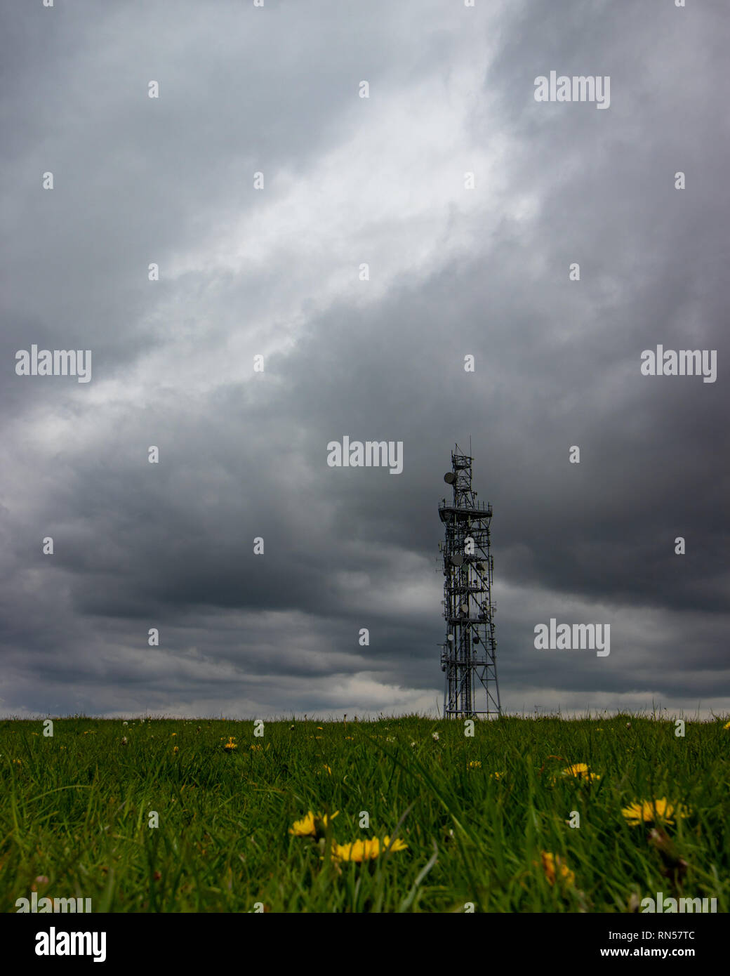 Phone mast in hi-res stock photography and images - Alamy