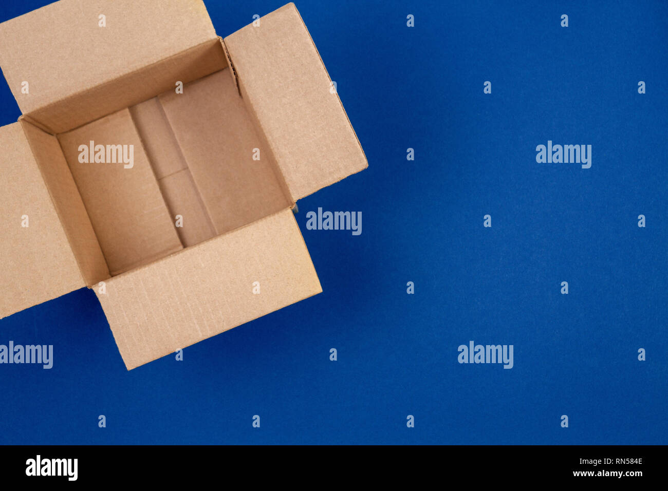 Open empty cardboard boxes hi-res stock photography and images - Alamy
