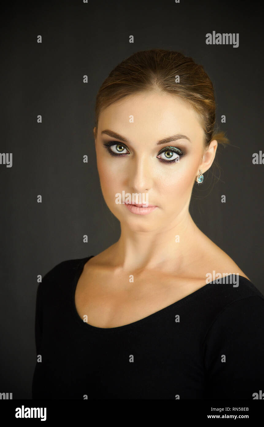 Looking straight ahead hi-res stock photography and images - Alamy