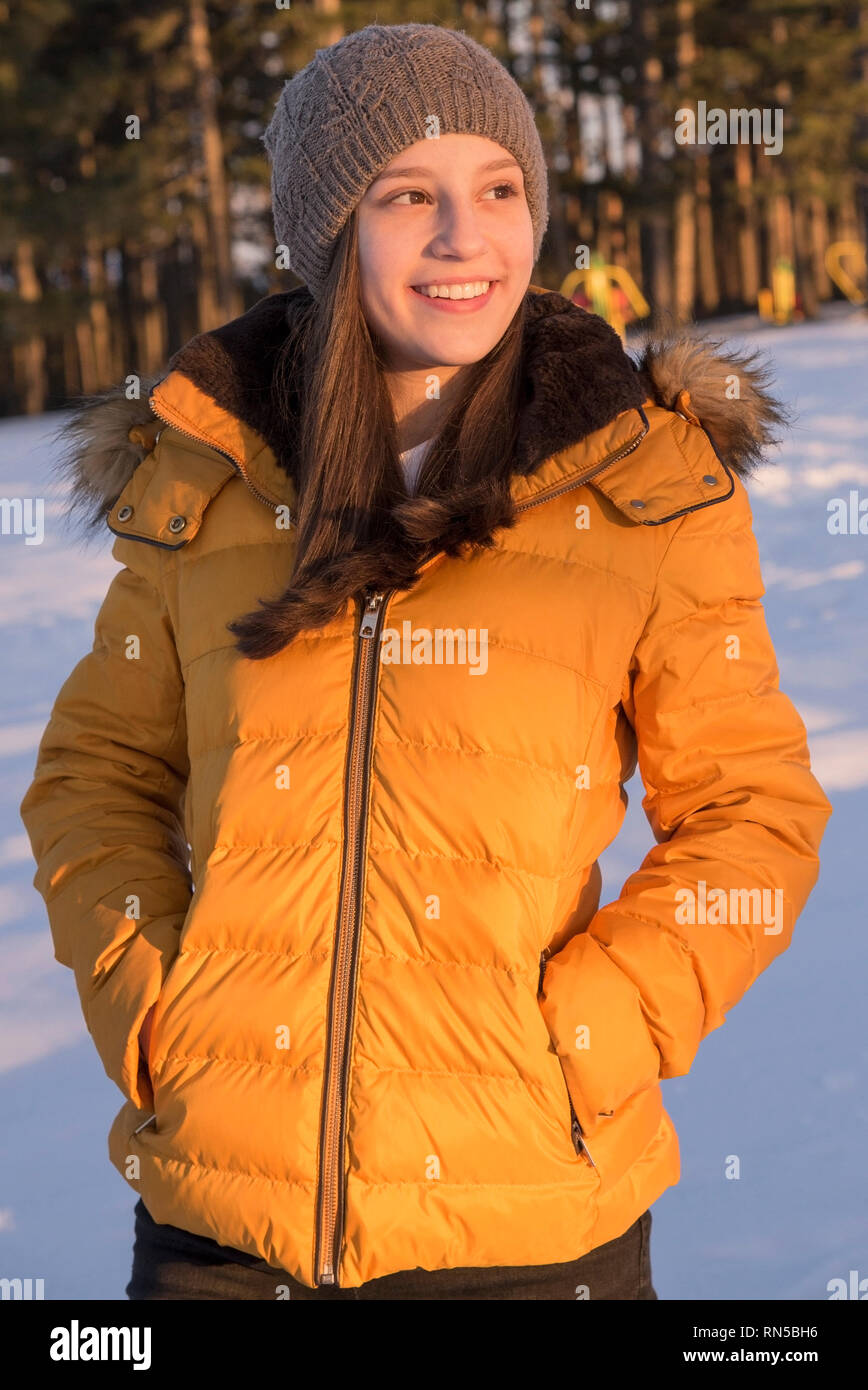 Snow modeling girl hi-res stock photography and images - Alamy