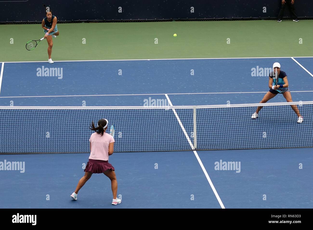 Dubai, UAE. 17th Feb, 2019. Han Xinyun (L) of China and?Monica ...