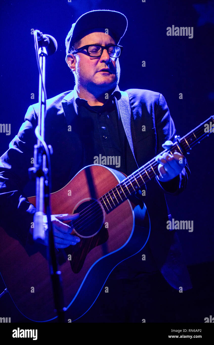 Punk rock frontman hi-res stock photography and images - Alamy