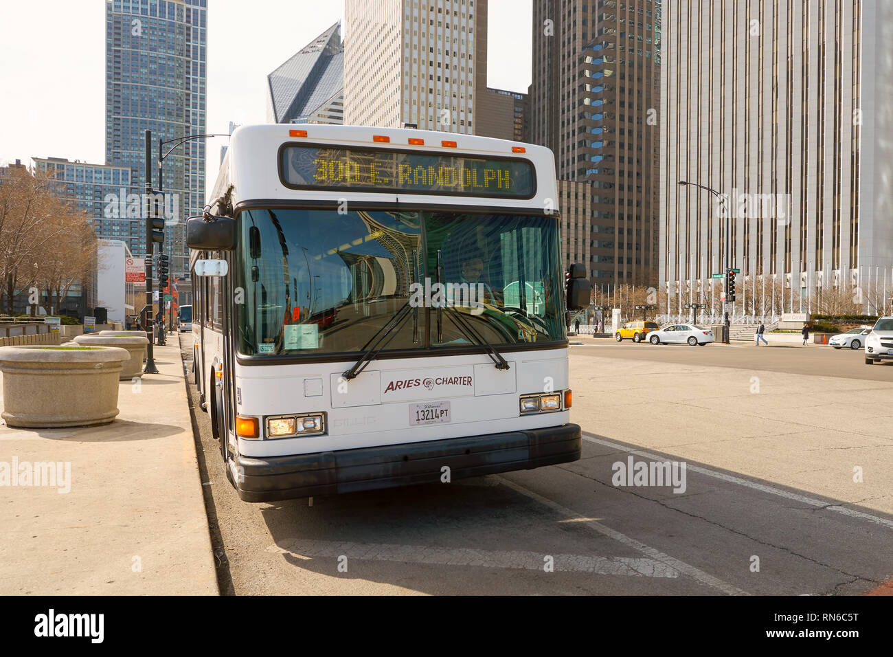 Cta bus chicago hi-res stock photography and images - Alamy