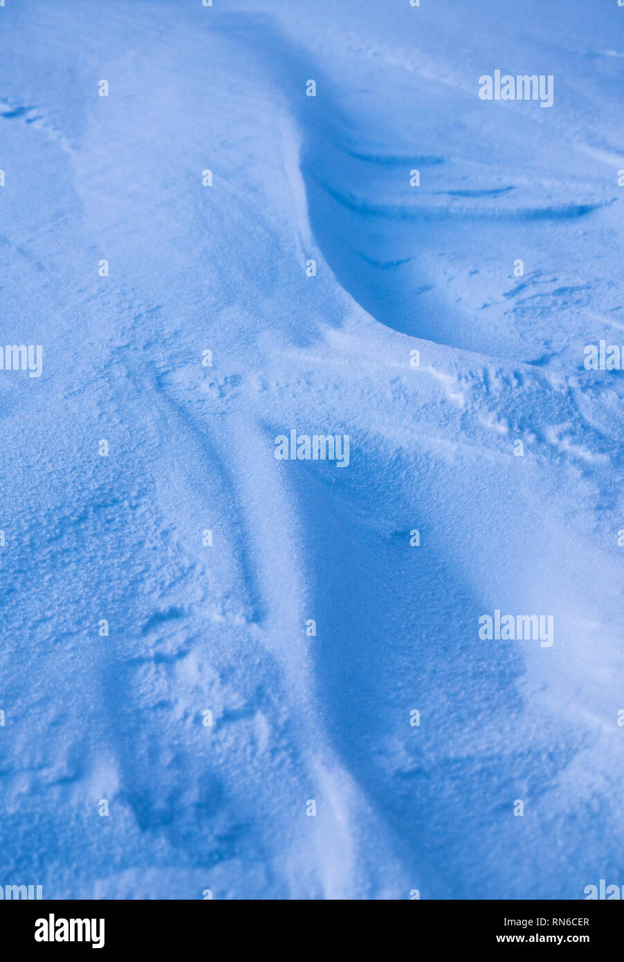 Details of drifting snow patterns. Vertical view Stock Photo - Alamy