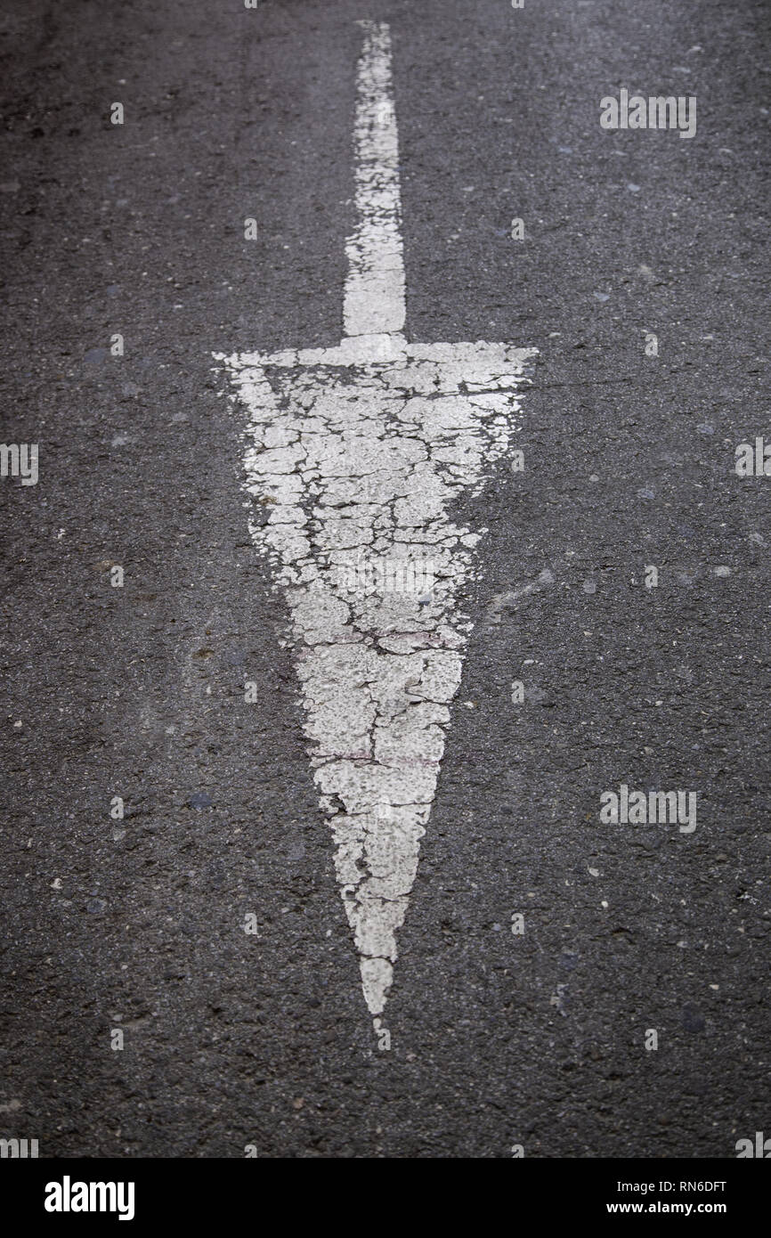 Direction arrow on the asphalt, road sign for vehicles Stock Photo - Alamy