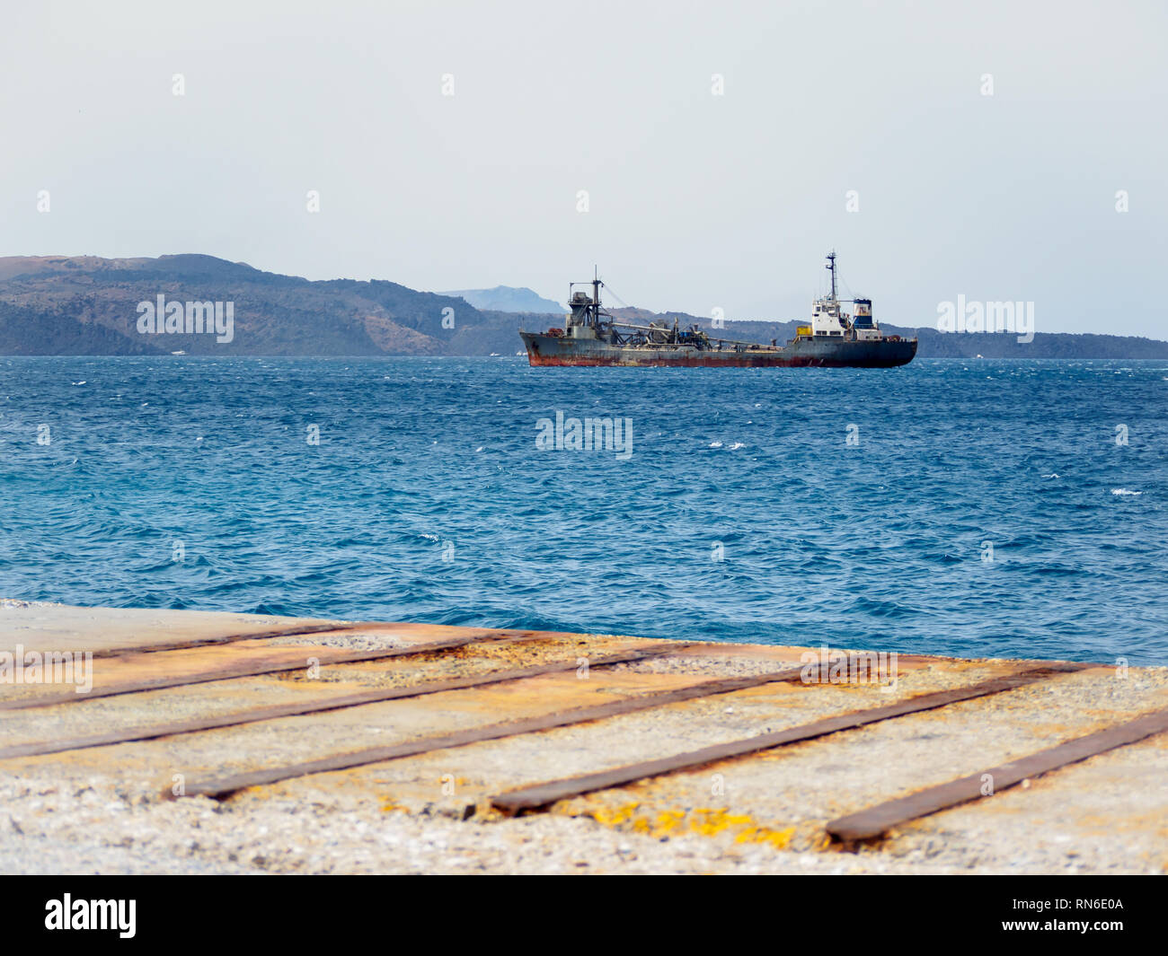 Port athinios santorini hi-res stock photography and images - Alamy