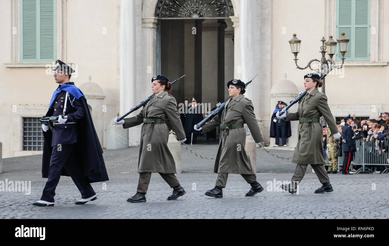 Roman army marching historical hi-res stock photography and images - Alamy