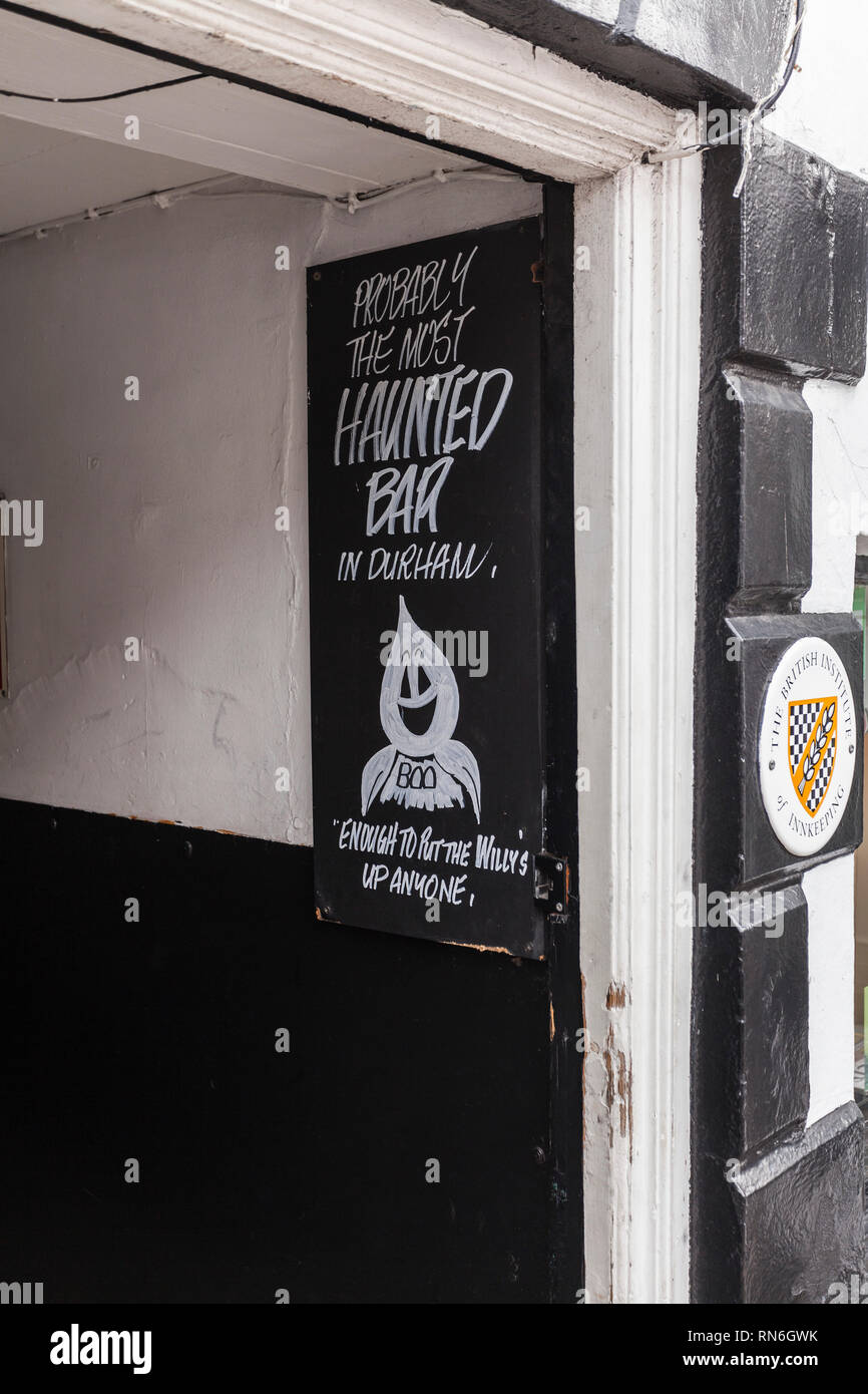 Haunted sign hi-res stock photography and images - Alamy