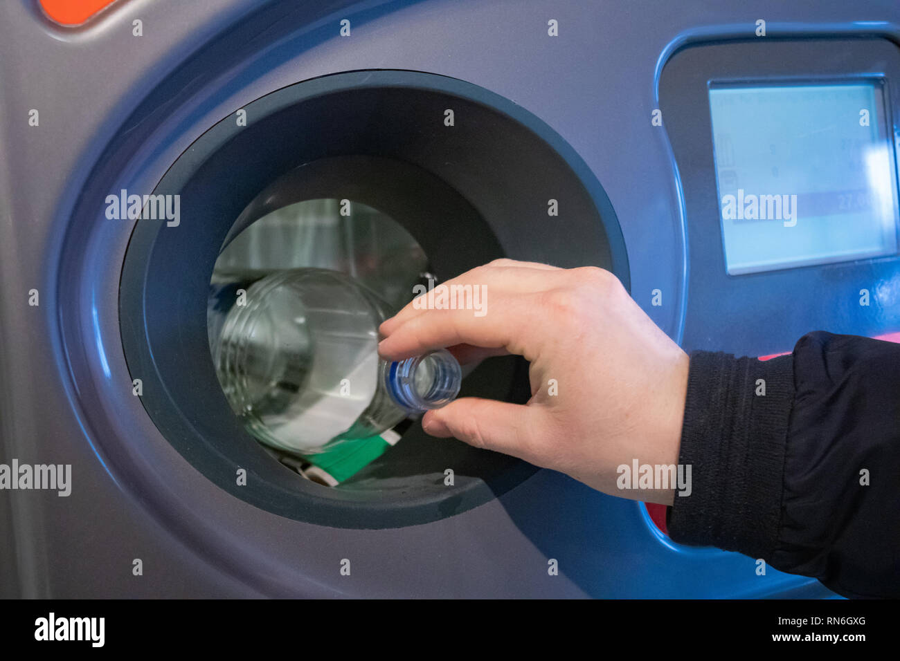 Bottles reverse vending machine hi-res stock photography and images - Alamy