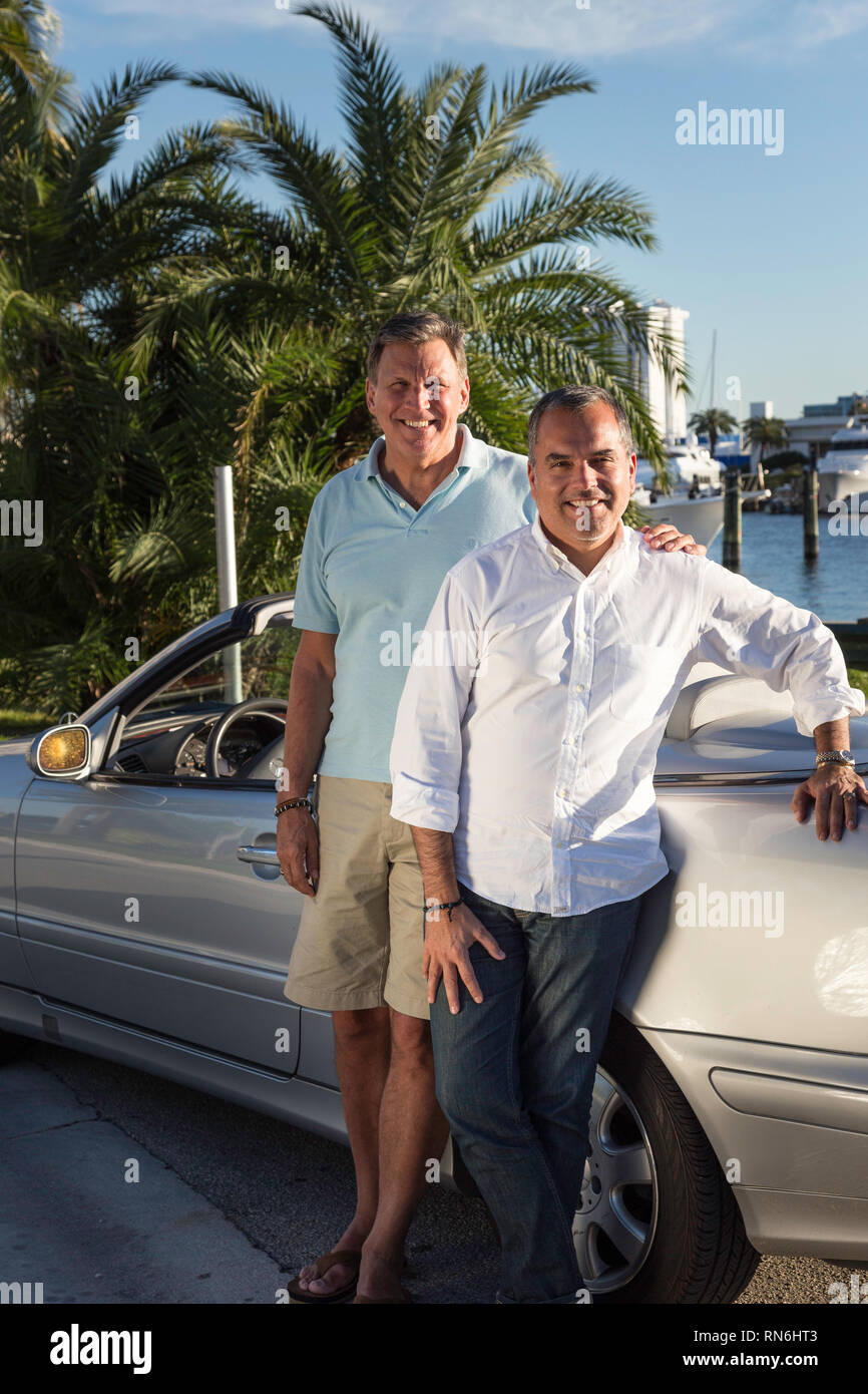 Two men standing outside a car hi-res stock photography and images - Alamy
