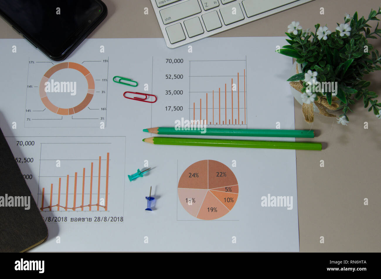 Business document Financial chart and graph Stock Photo - Alamy