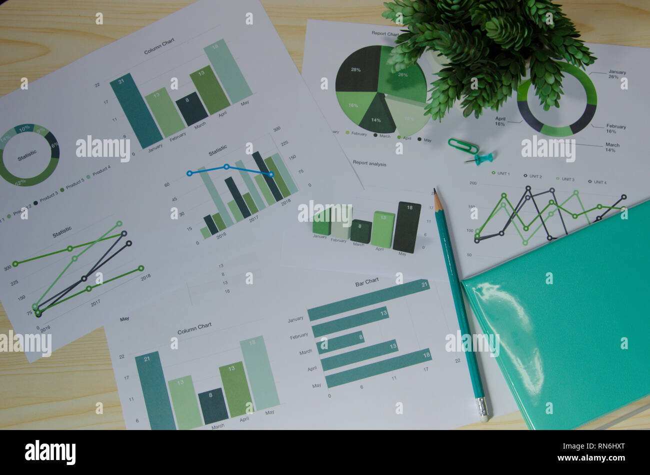 Business document Financial chart and graph Stock Photo - Alamy