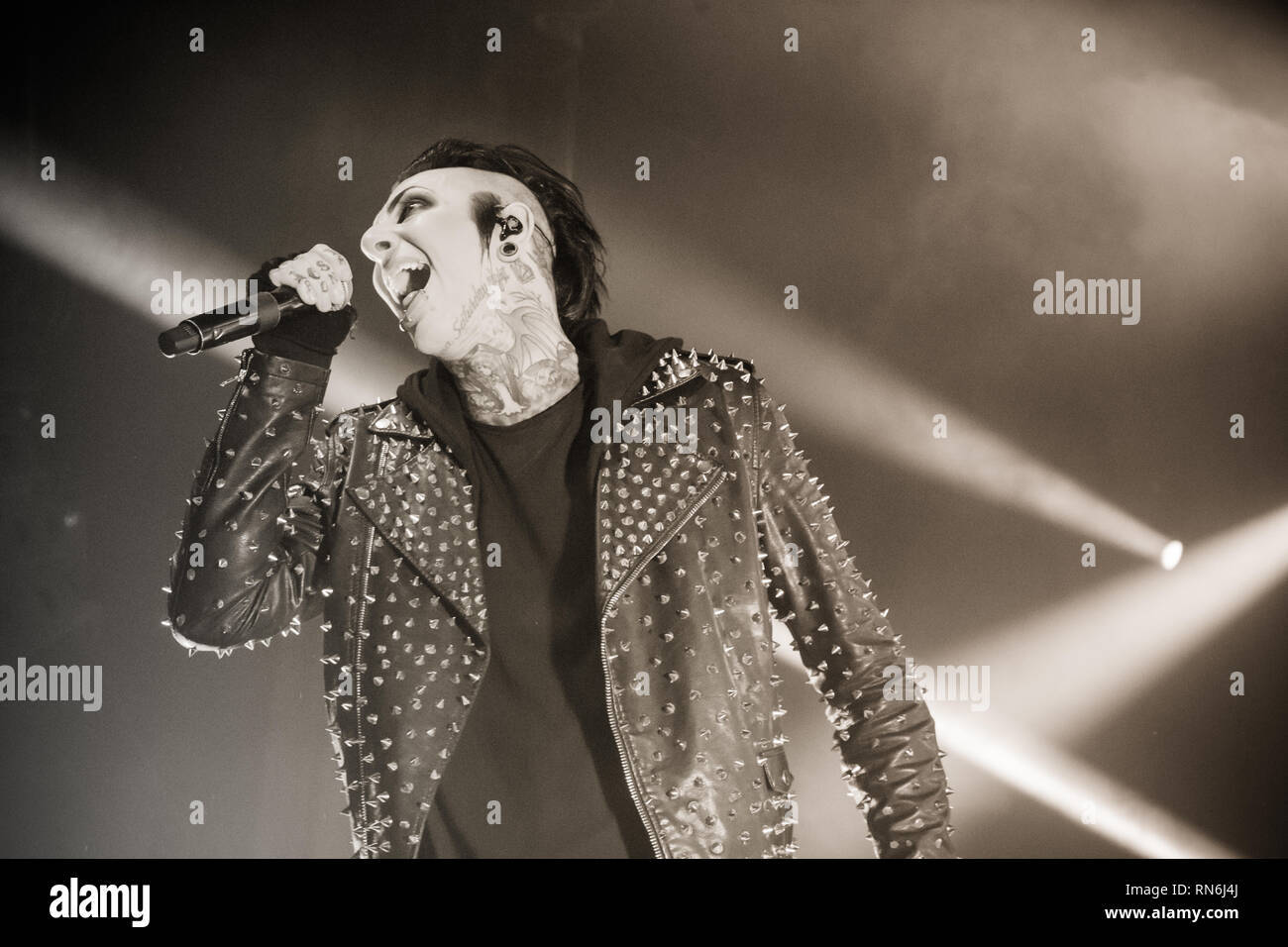 Motionless in white hi-res stock photography and images - Alamy