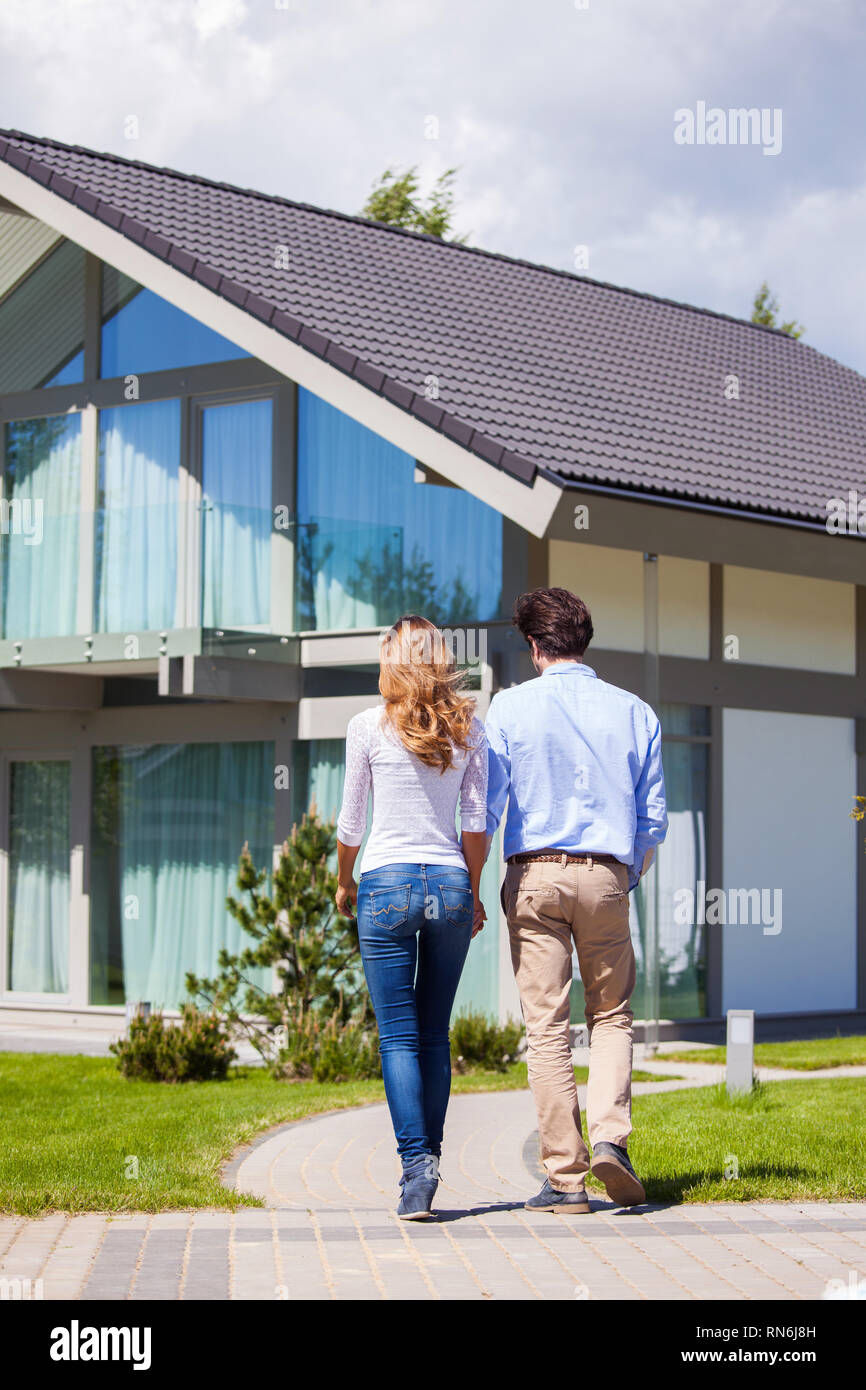 Couple people walking home together hi-res stock photography and images ...
