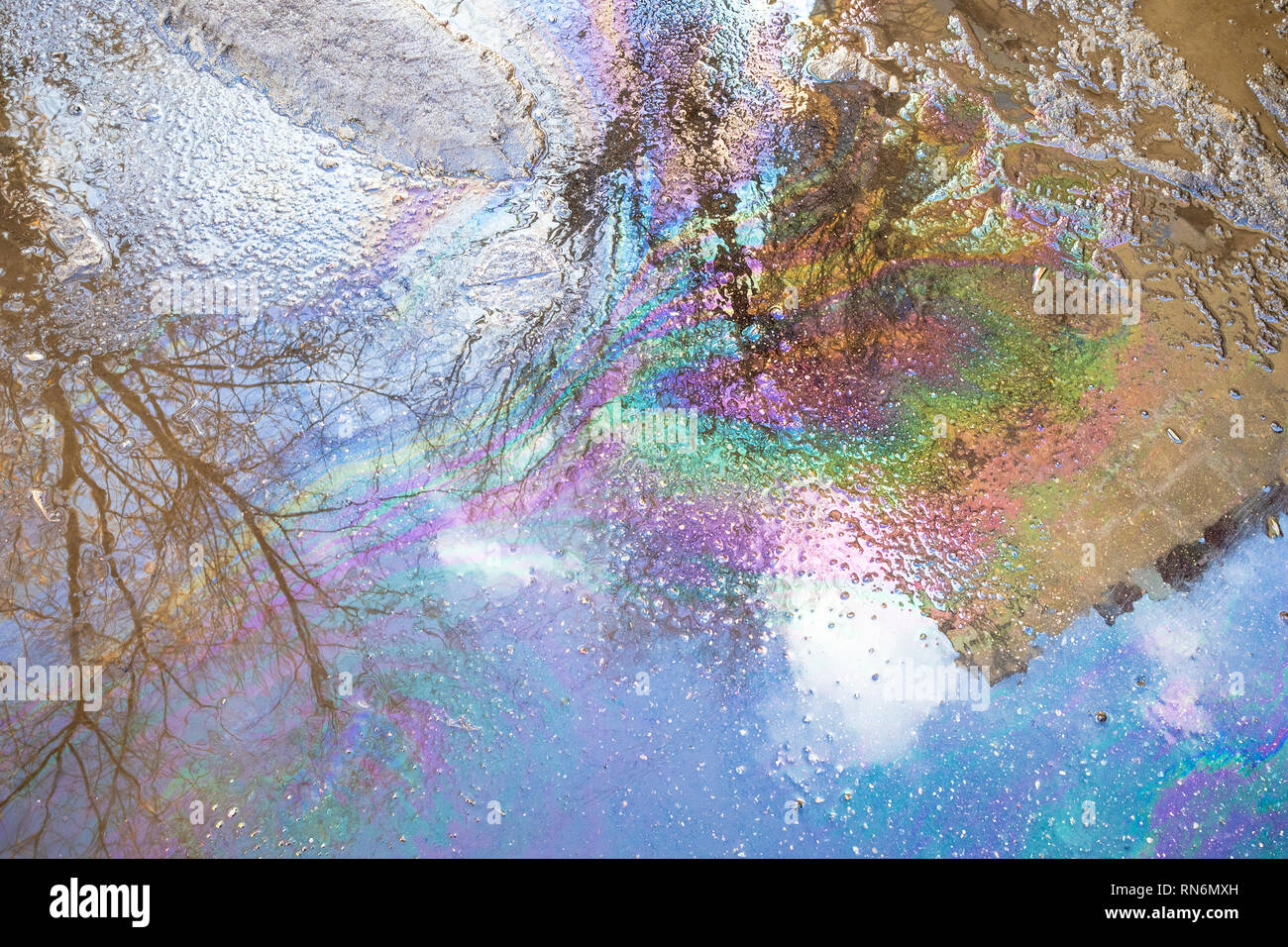 Spilled motor oil hi-res stock photography and images - Alamy