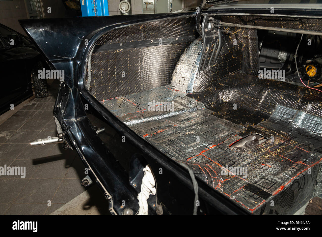Vibration isolation hi-res stock photography and images - Alamy