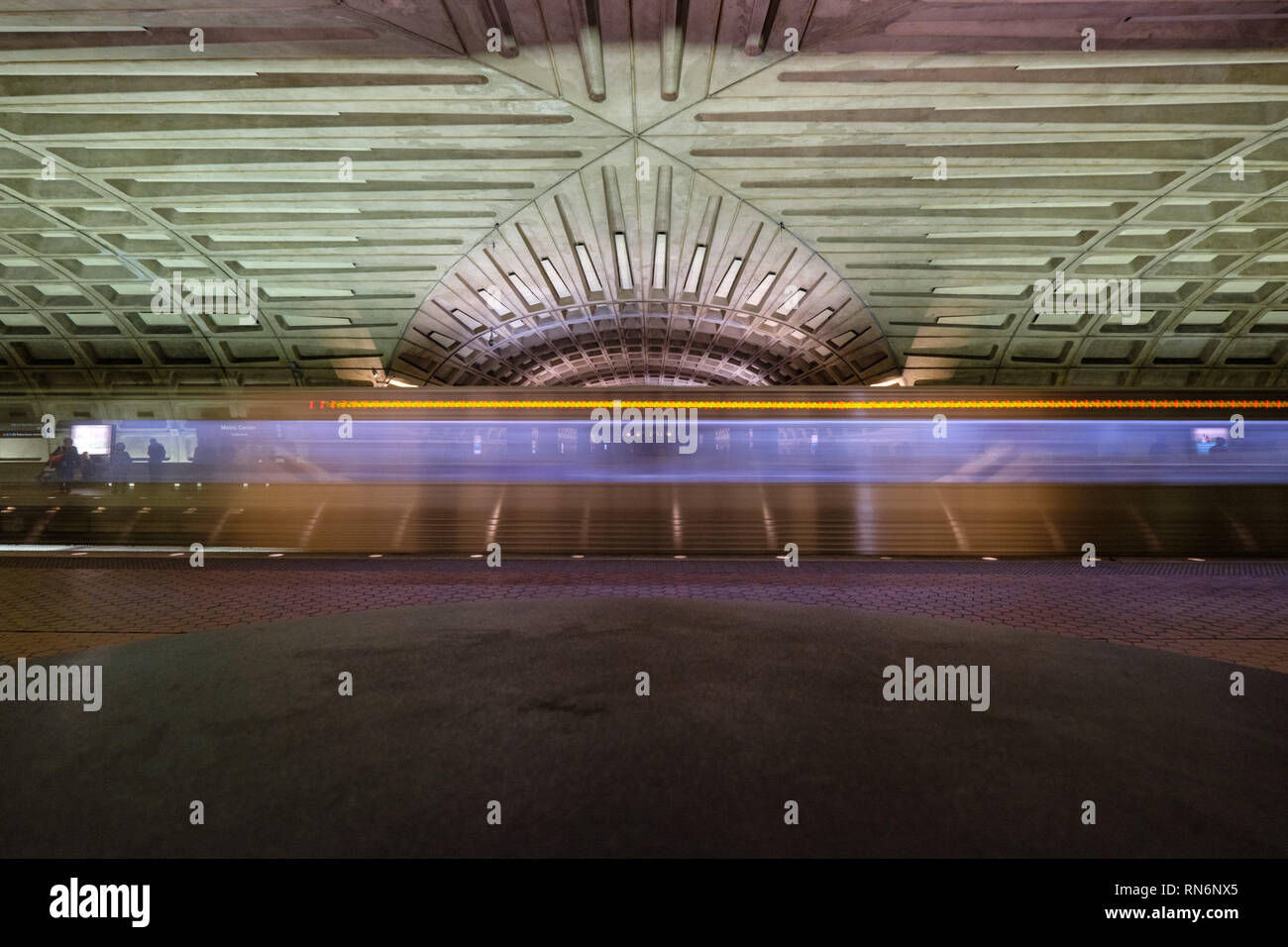 Departing train, Metro Center Station, Washington Metropolitan Area ...