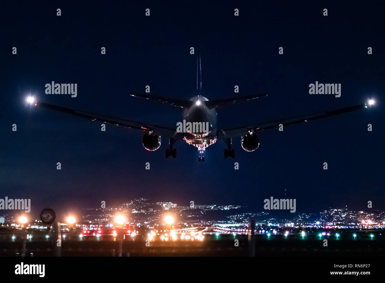 Plane night landing hi-res stock photography and images - Alamy