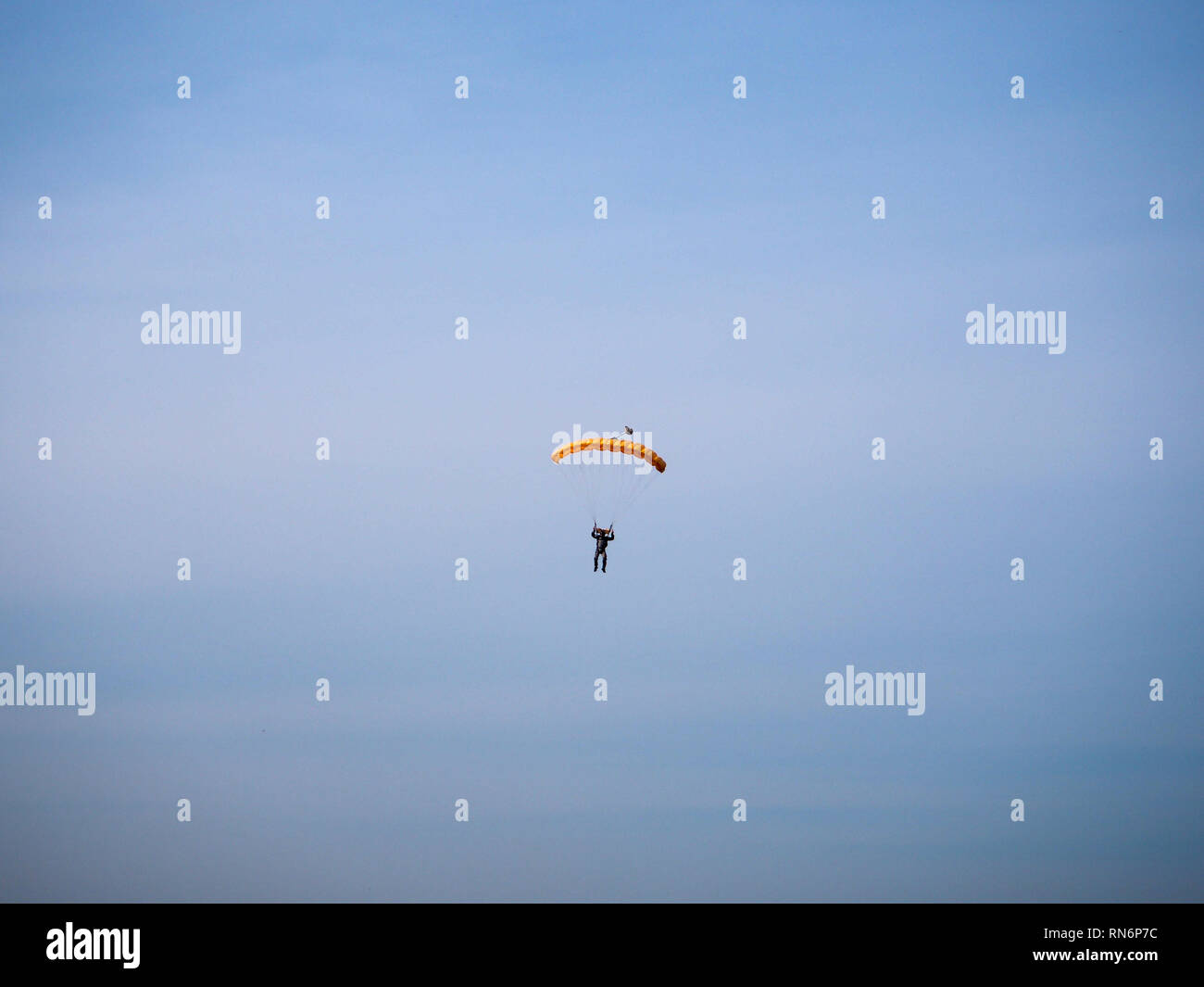 Parachutist from the ground hi-res stock photography and images - Alamy